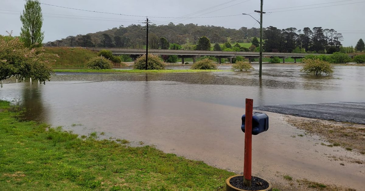 'Hybrid cyclone' forms off Victorian east coast bringing heavy rains ...
