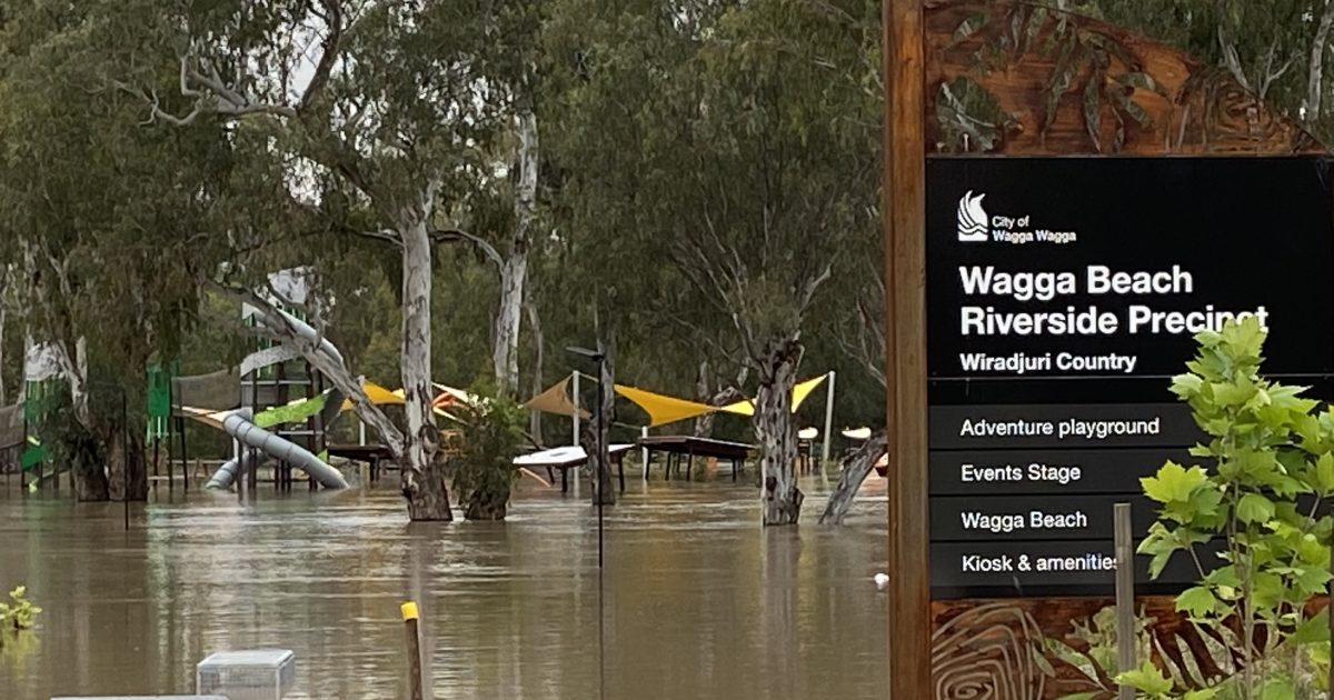 Gundagai peaks while Wagga's flood evacuation deadline is extended ...