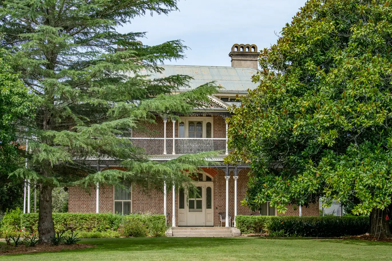 Auction of 'trophy' homestead to end five generations of dairy farming ...