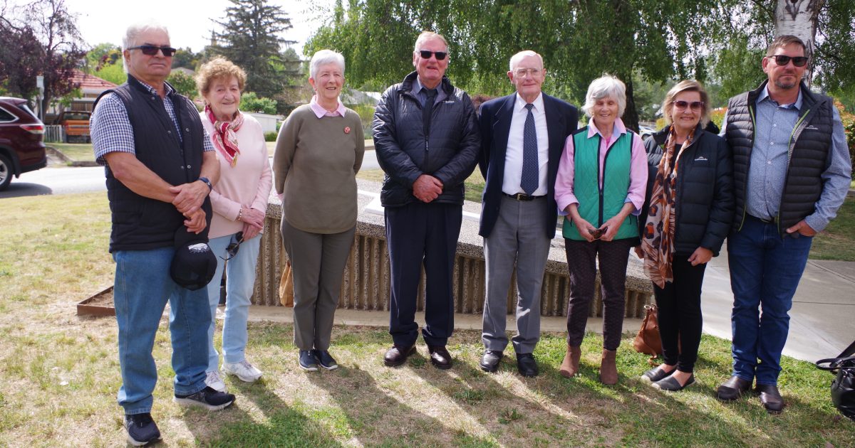 Plaque honours Tumut Pond bus crash victims on 50th anniversary | About ...